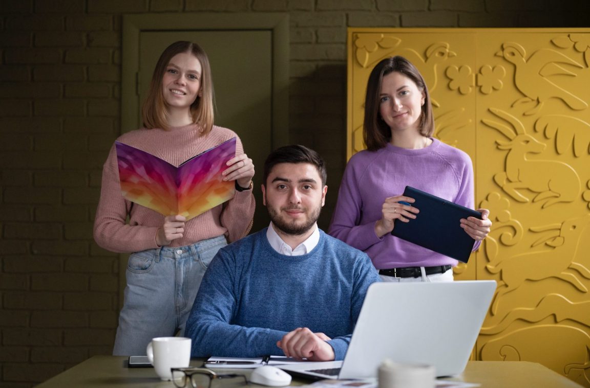 ¿Qué exigen los profesionales? Conoce beneficios que puedes implementar ...